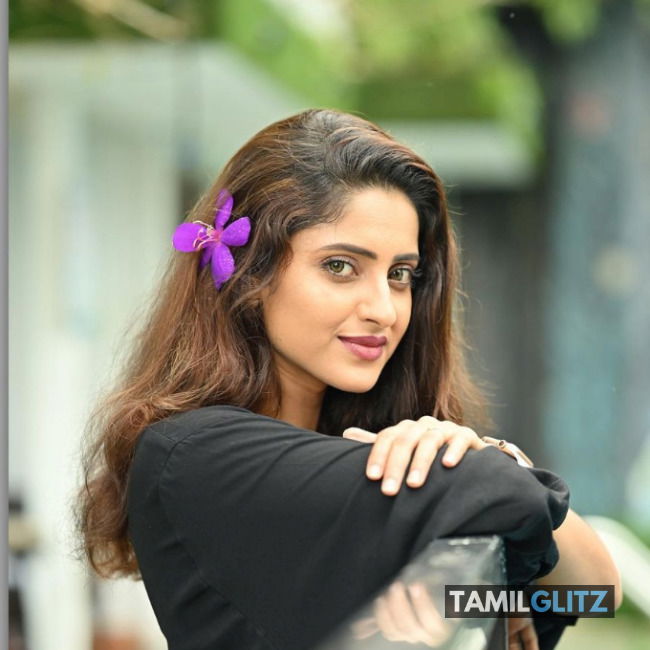 Ayesha (Bigg Boss Tamil 6) Wiki, Age, Family, Images - TamilGlitz